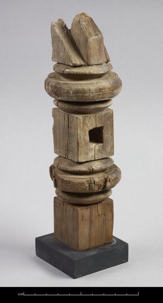 Collection object "MAS.413" • Fragment of a wooden baluster. The object ...