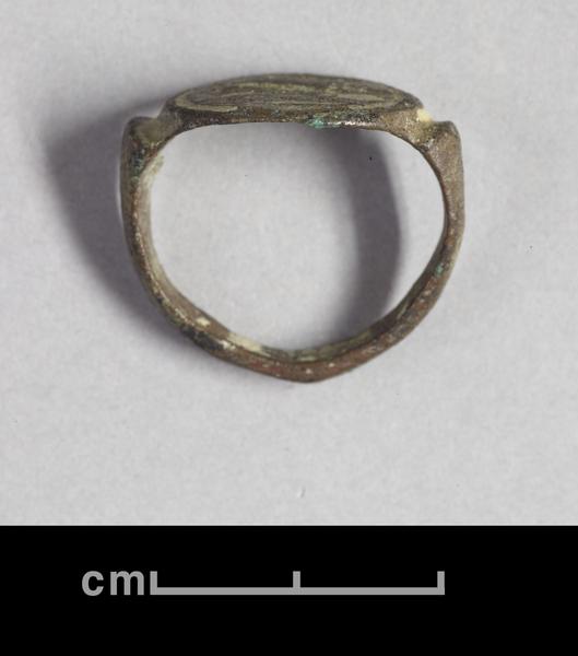 Collection object "MAS.672" • Bronze ring with an incised decoration on ...