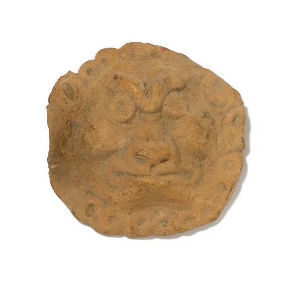 Collection object "MAS.67" • Round clay figure depicting a lion's face ...